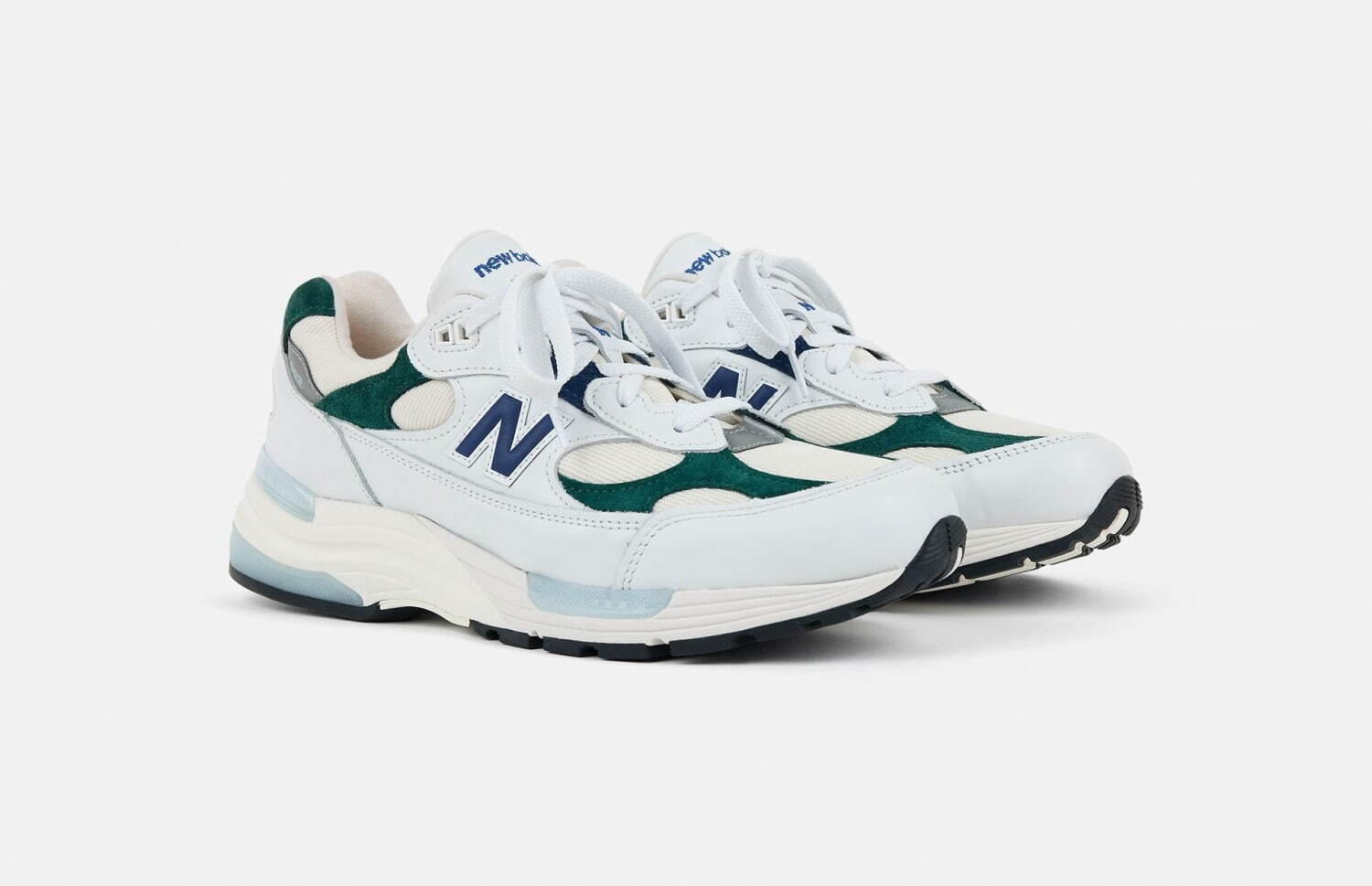 ニューバランスのUSA製「990」シリーズスニーカー、濃淡グリーン ニューバランスのUSA製「990」シリーズスニーカー、濃淡グリーン