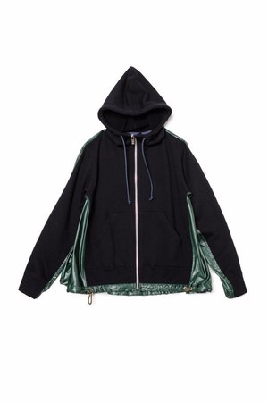 サカイ × ザ・ノース・フェイス、ボリューム感ある高性能ロング サカイ × ザ・ノース・フェイス、ボリューム感ある高性能ロング
