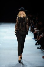 エディ・スリマンによるサンローラン、ファーストコレクションが エディ・スリマンによるサンローラン、ファーストコレクションが