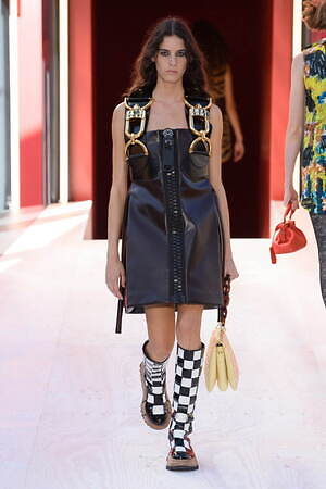 w300_LouisVuitton_23ss_woman_0 w300_LouisVuitton_23ss_woman_0